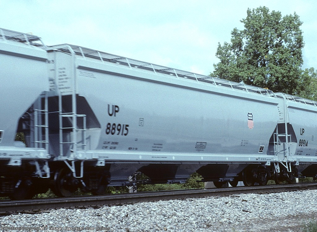 UP Covered Hopper 88915